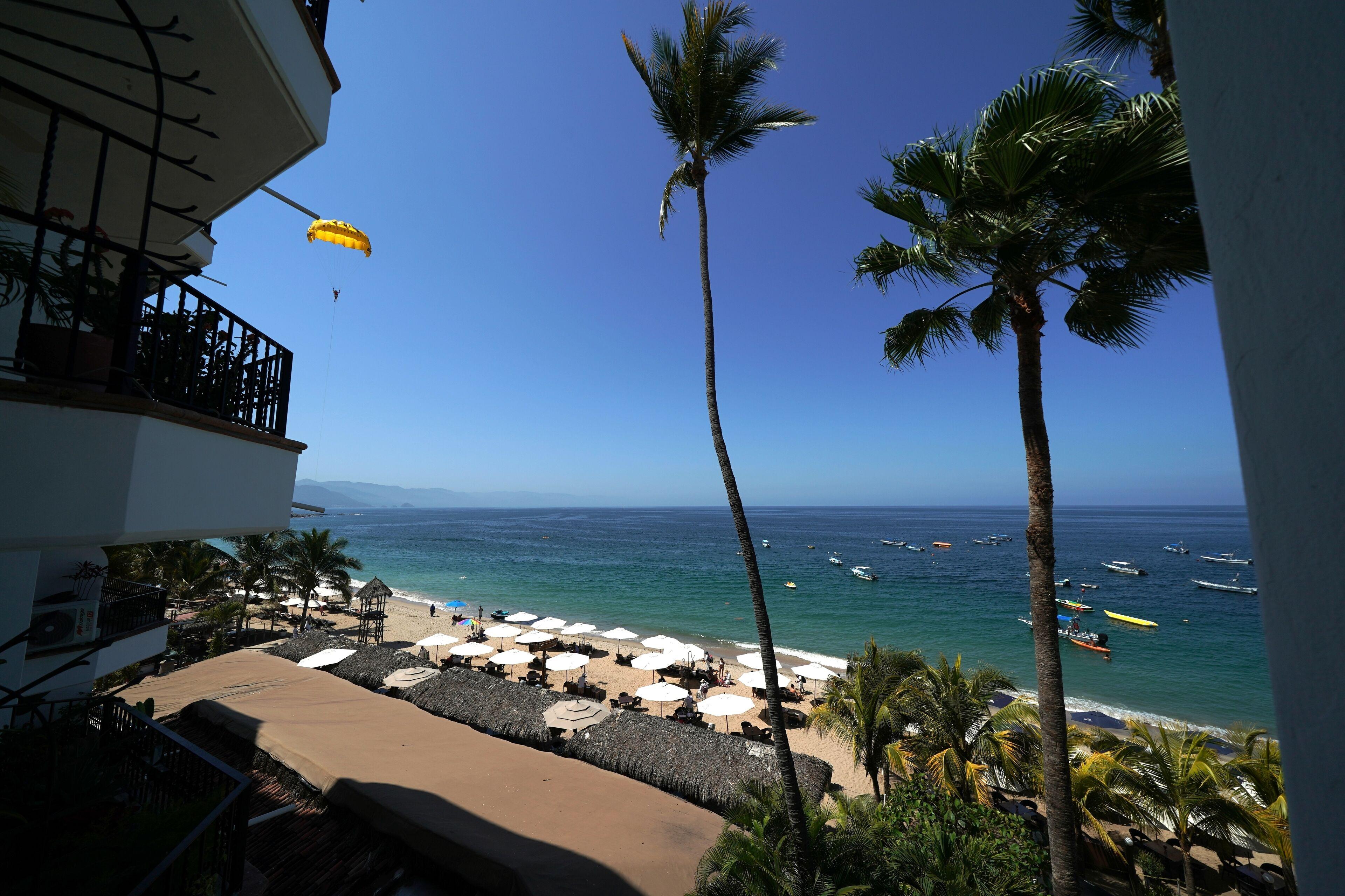 Emperador Vallarta Beachfront Hotel And Suites 2026 Deals